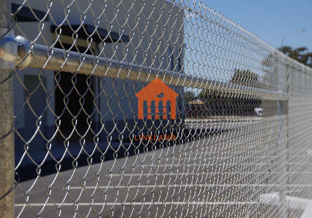 In-depth analysis of Cyclone Fence materials and structure